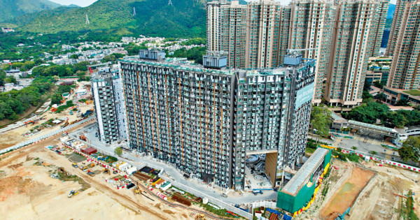 首兩期售近900伙 呎價見2 35萬 星島日報